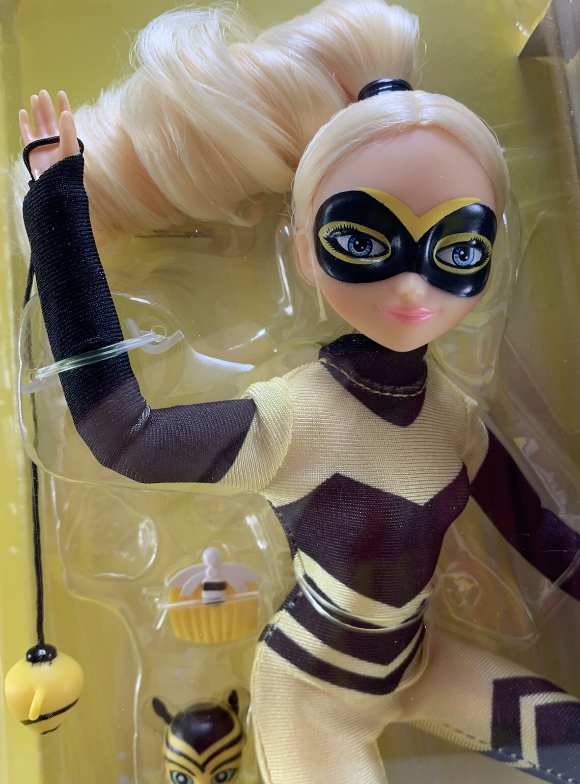 ZAG HEROEZ MIRACULOUS CHLOE SUPERHERO QUEEN BEE DOLL POLLEN FIGURE ...