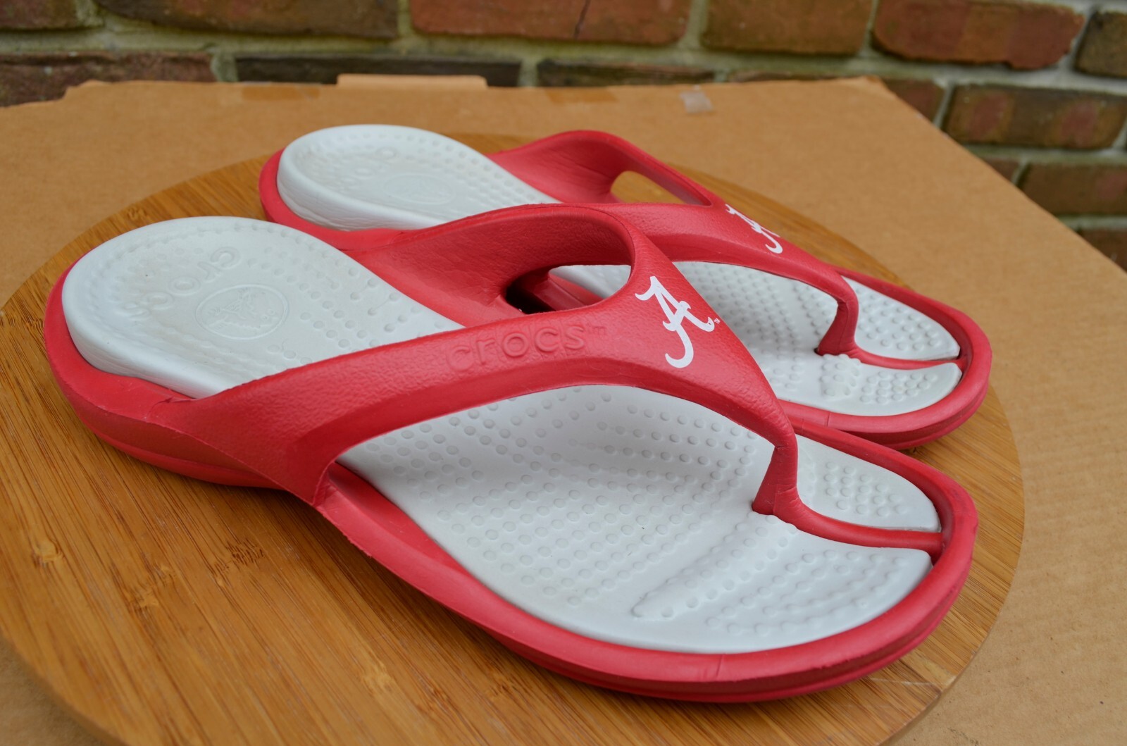 WOMEN'S *CROCS* "UNIV OF ALABAMA" "A" FLIP FLOPS-SZ 7 M-COLOR RED/WHITE ...