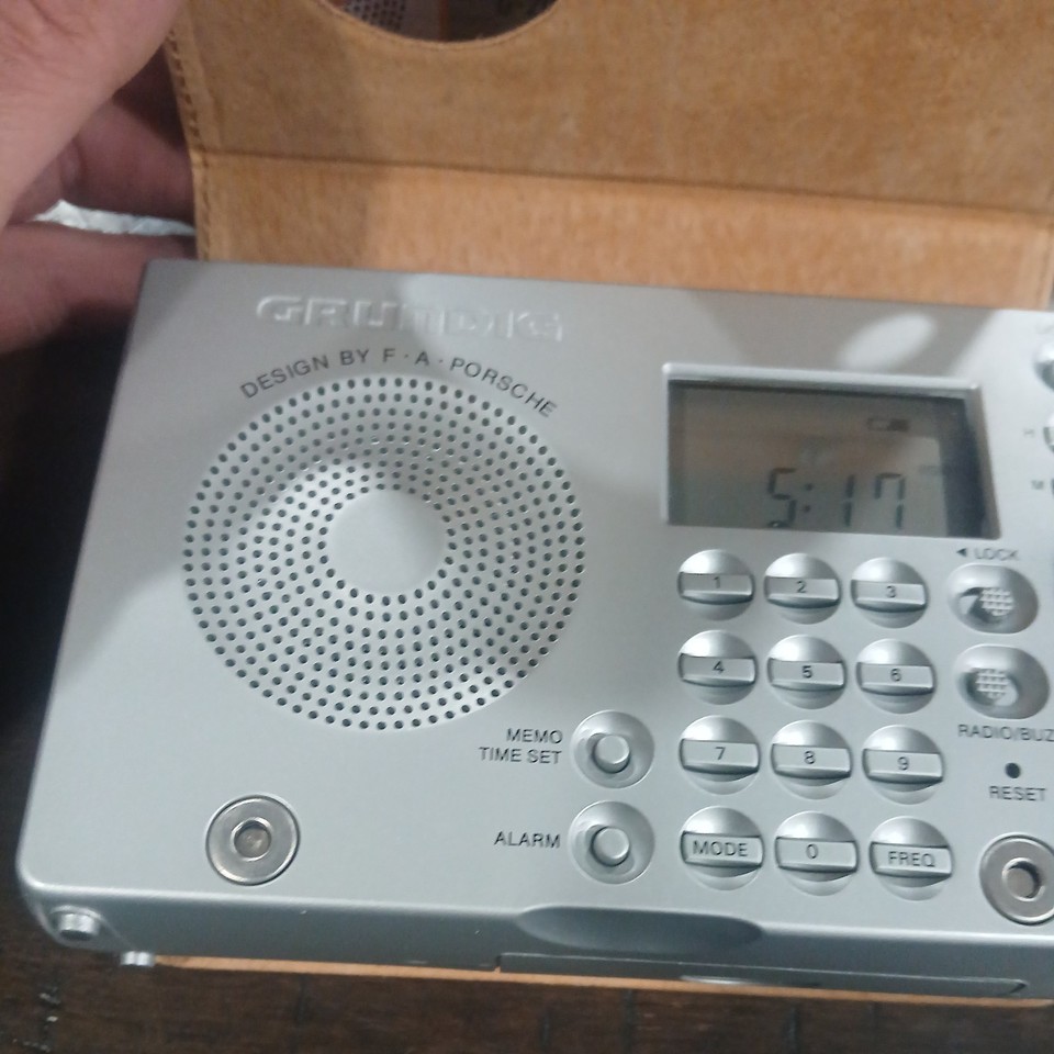 Grundig World Receiver G-2000A Short Wave Radio with Leather Case ...
