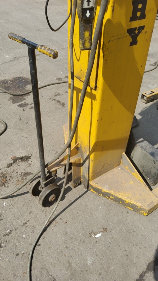 2 x Pairs Light Duty Mobile Column Lifts - 2T Bradbury & 3T Somers 110v ...