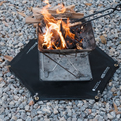 Tapis isolant de camping avec fixation clous au sol pour la stabilité ...