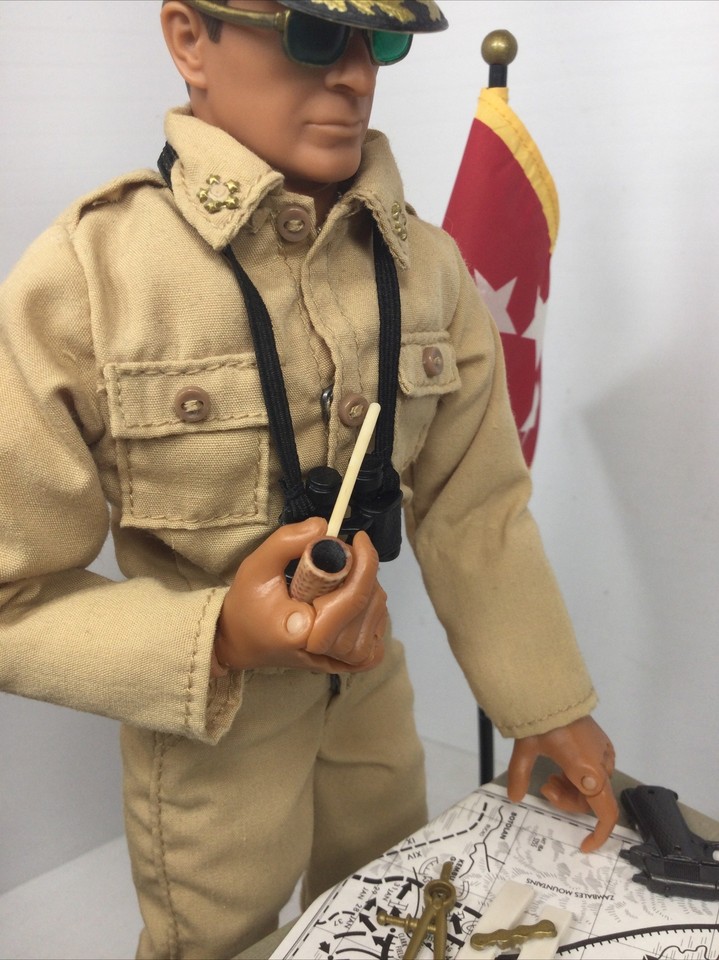 1/6 HASBRO GI JOE US ARMY 5 STAR GEN DOUGLAS MACARTHUR TABLE MAPS FLAG ...