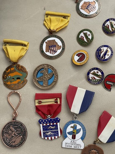 vintage pins and medals - Gem