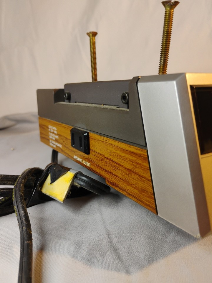 VINTAGE GENERAL ELECTRIC GE SPACEMAKER CLOCK RADIO 7-4220A, UNDER CAB ...