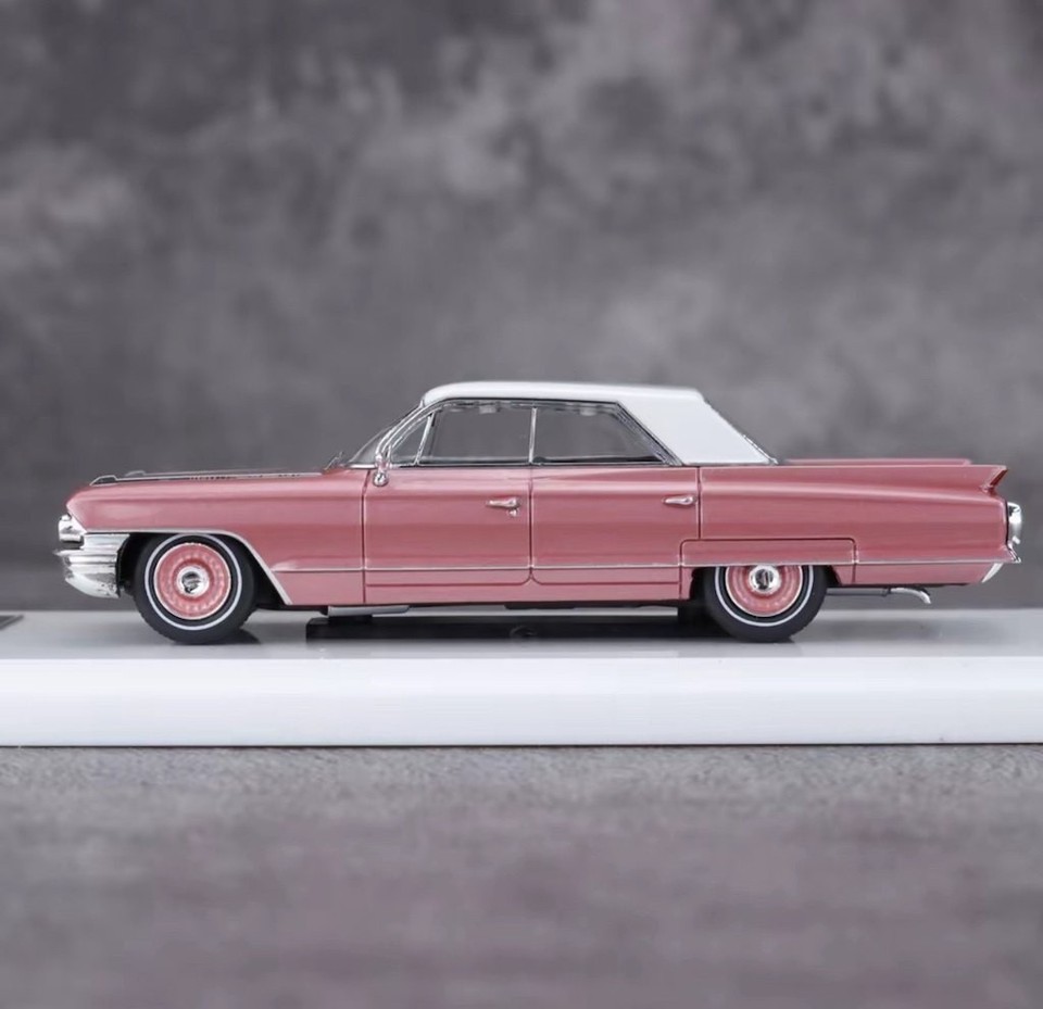 EY MK 1:64 Pink White Top Deville Muscle Sports Model Diecast Display ...
