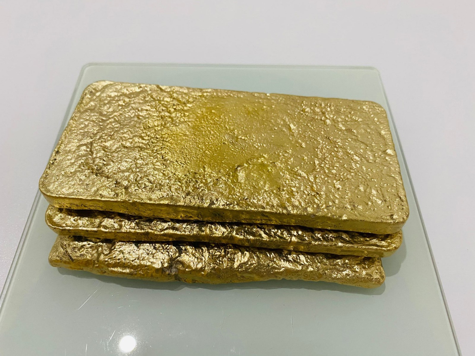 1311 Grams Scrap Gold Bar For Gold Recovery Melted Different Computer ...