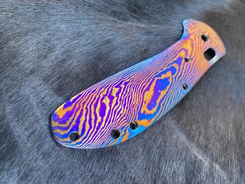 Benchmade Griptilian Timascus (MokuTi) Show Side Scale - Twist Pattern ...