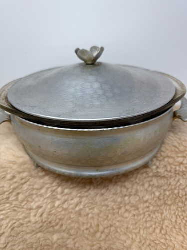 VTG PYREX Clear 1.5 QT Bowl w/ Hammered Metal Holder Handles 023 USA ...