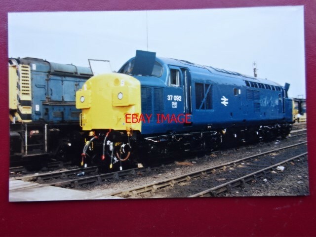 PHOTO BR CLASS 37 LOCO NO 37092 AT CREWE WORKS | eBay UK