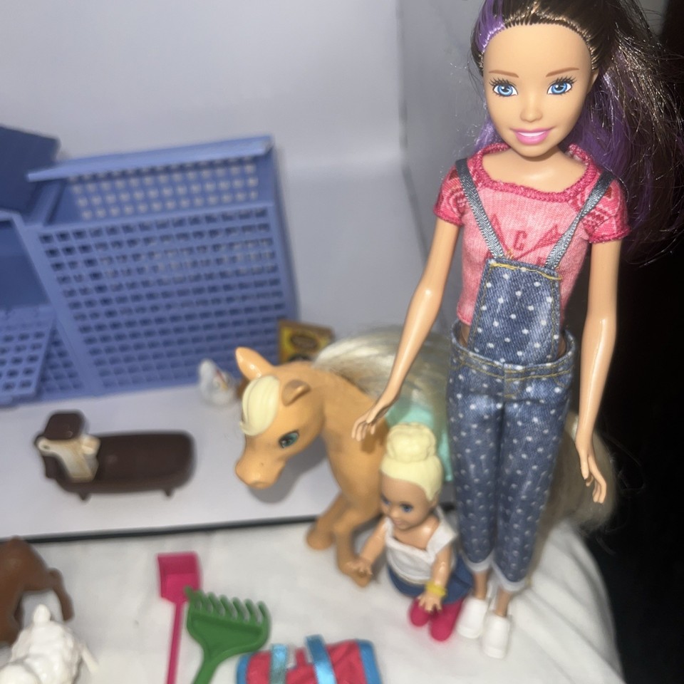 BARBIE FARM Barn PLAYSET Lot With Dolls, Chicken Coop, Animals ...