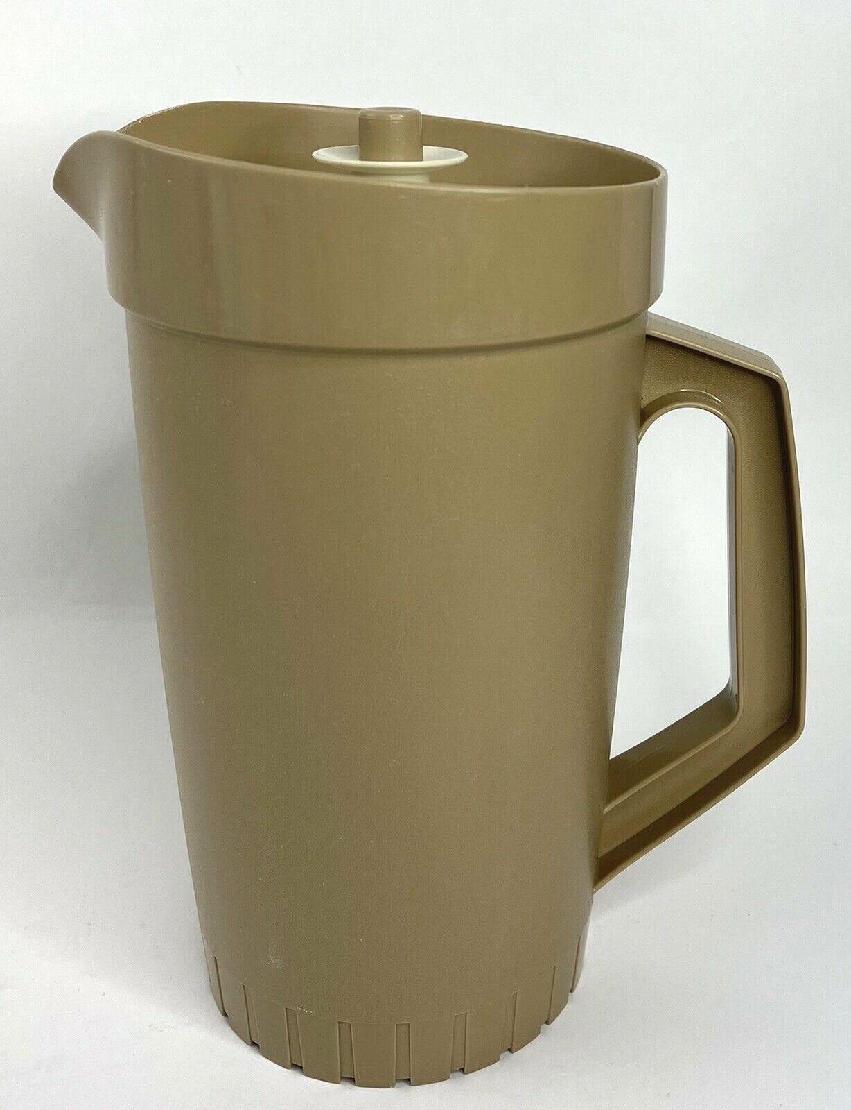 Vintage Tupperware 2 Quart Pitcher Solid Beige w/ Push Button Lid #800 ...