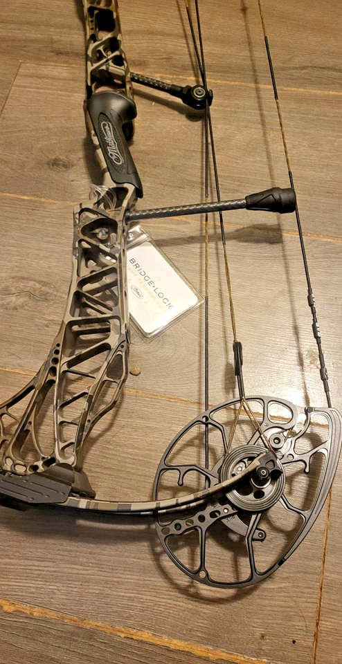 NEW MATHEWS LIFT 33 BOW right hand 30" 70LBS. - B mod | eBay