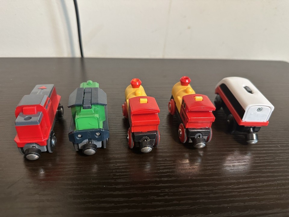 BRIO Battery Powered Train Lot (5) Freight Engine + 2-Way Engines ...