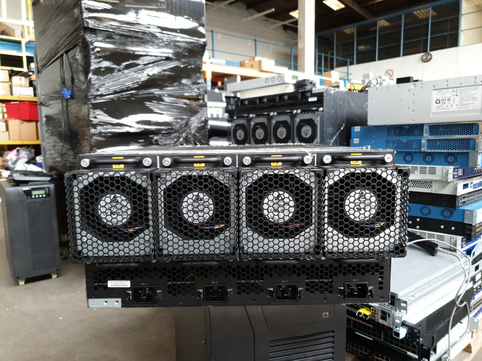 Brocade BR-MLXE-4-MR2-X-AC switch BR-MLX-10GX8-X,MLX24X1GC-X,2X 1800W ...