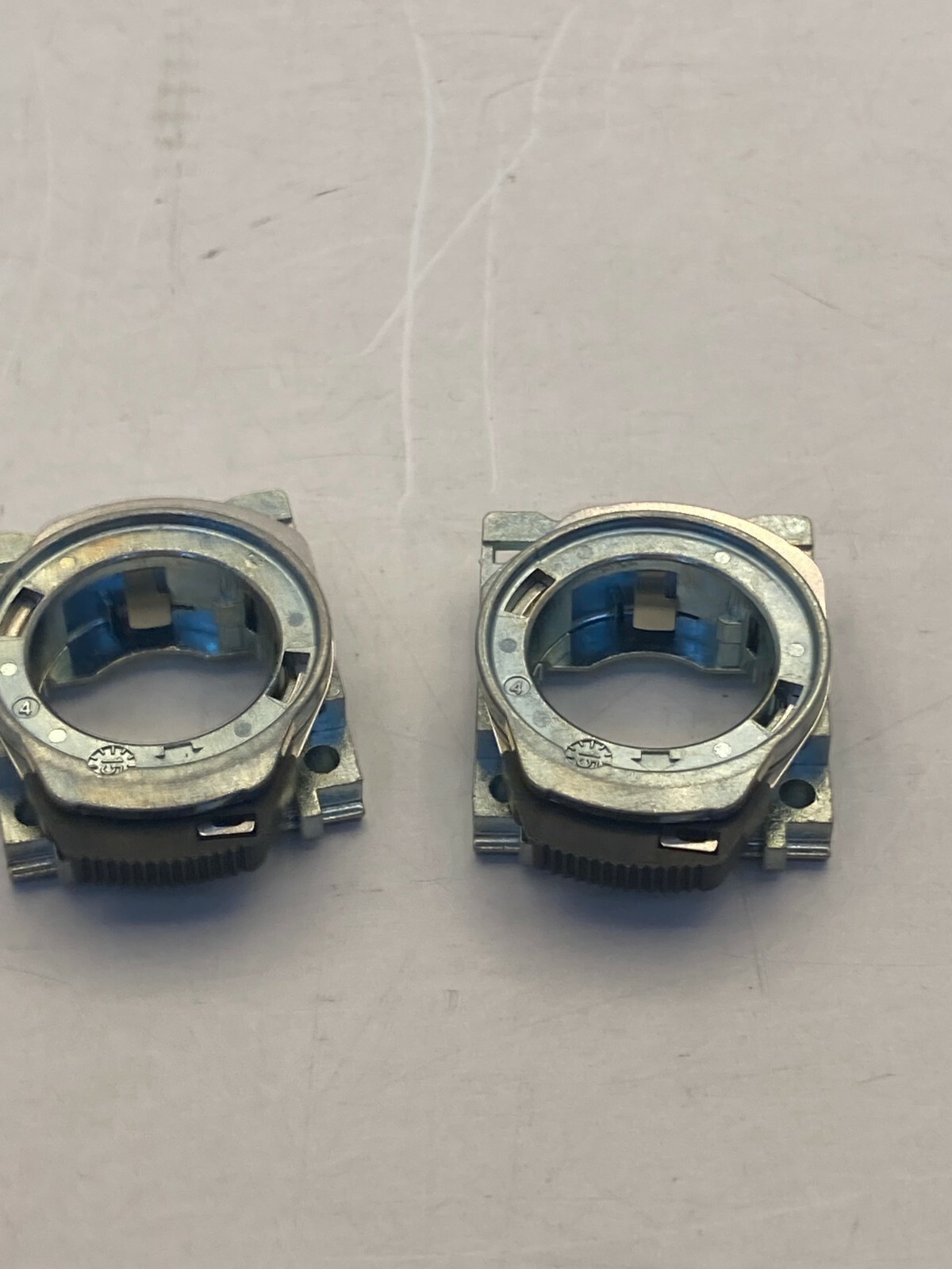 ALLEN BRADLEY 800F-ALM MOUNTING LATCH METAL 22MM (LOT OF 2) NNB | eBay