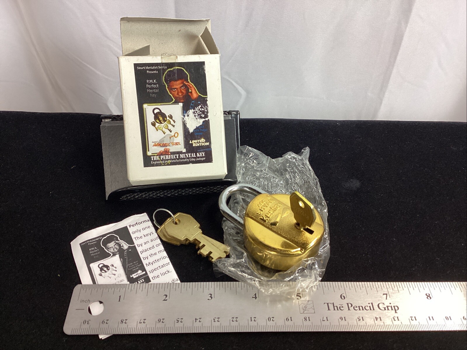 PERFECT MENTAL KEY MAGIC TRICK, 1 LOCK, 5 KEYS, YOU KNOW WHICH ONE ...