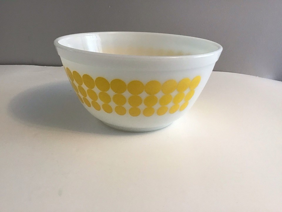 Vintage PYREX 402 Yellow Polka Dot Nesting Milk Glass Mixing Bowl 1.5 ...