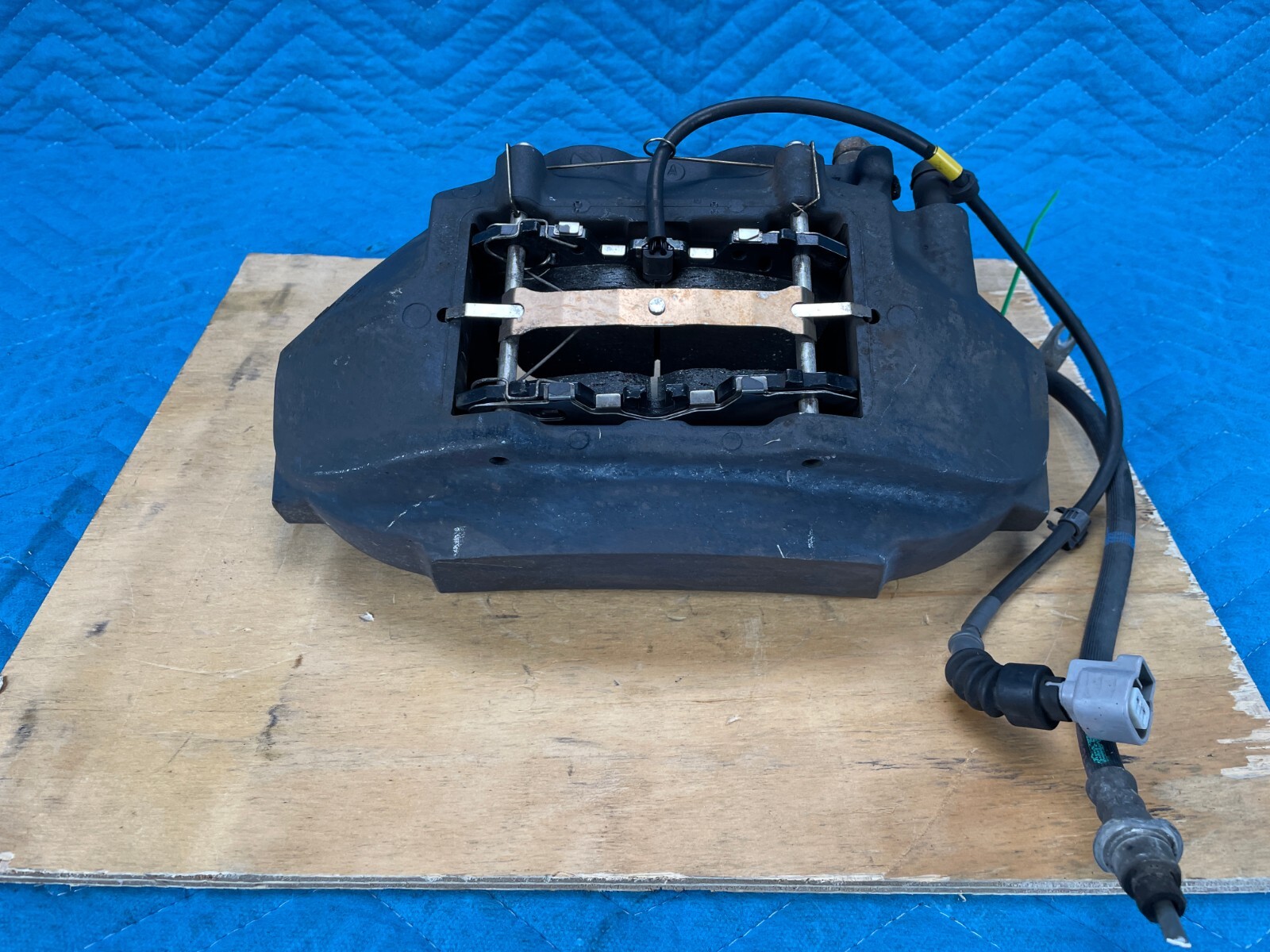 Lexus LS460 LS460L AWD Front Passenger Brake Caliper w/ Hose, Pads 2009 ...