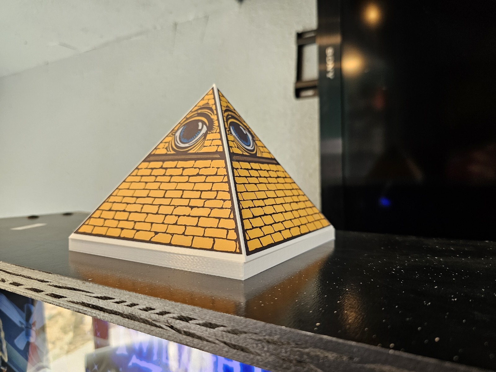 1993 Twilight Zone Pinball Machine Pyramid Topper MOD w/Color Flashing ...