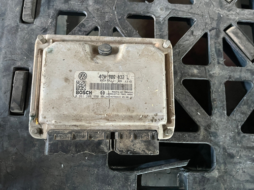 OEM 05 06 Volkswagen Jetta Engine Control Module 2.5L A/T ECM ECU 07K ...
