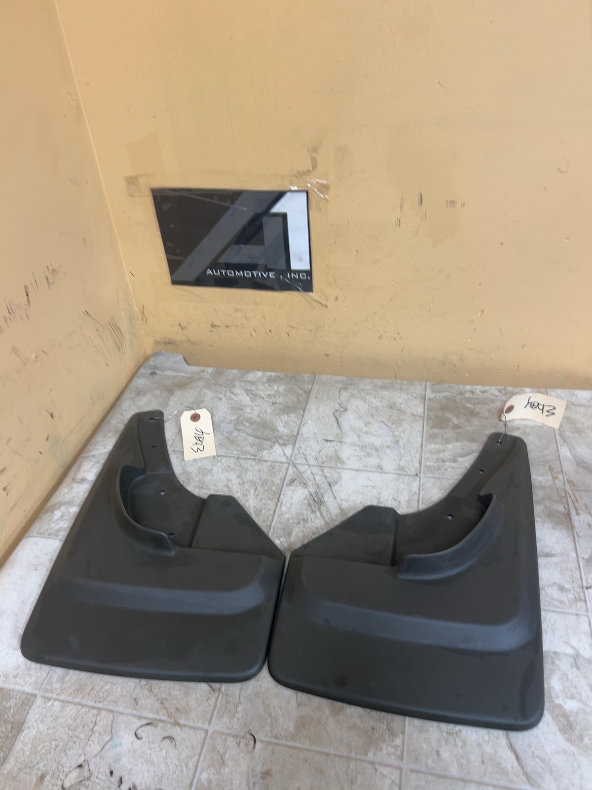 *NEW IN BOX* 99-04 JEEP GRAND CHEROKEE Rear Wheel Splash Panel valance ...