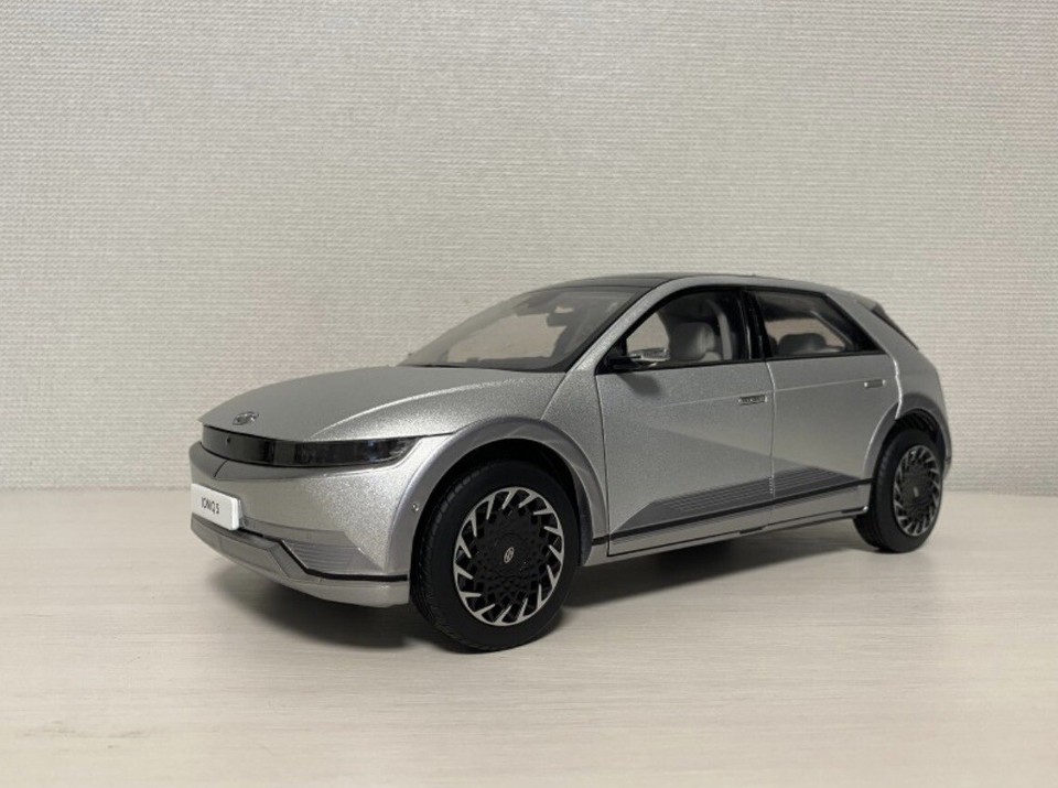 Hyundai IONIQ 5 matte Gold 1:18 Diecast | eBay