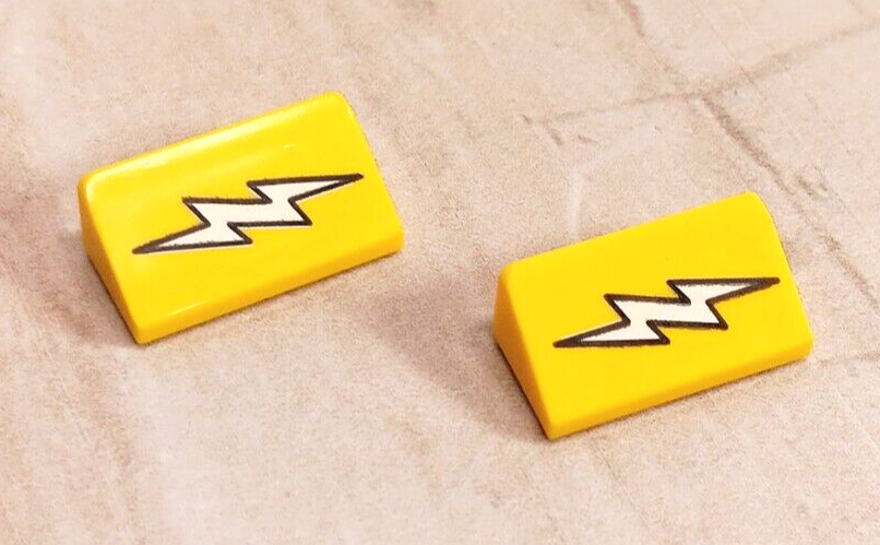 New LEGO Pillow Slope Lightning Power PRINT 1x2 Lot- 2 Yellow White ...