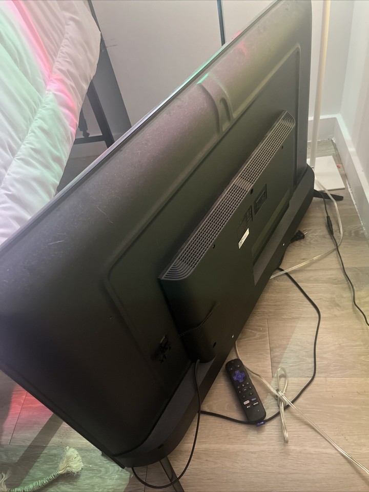 Roku 40" Select Series 1080p Full HD Smart Roku TV w/ Roku TV Remote ...