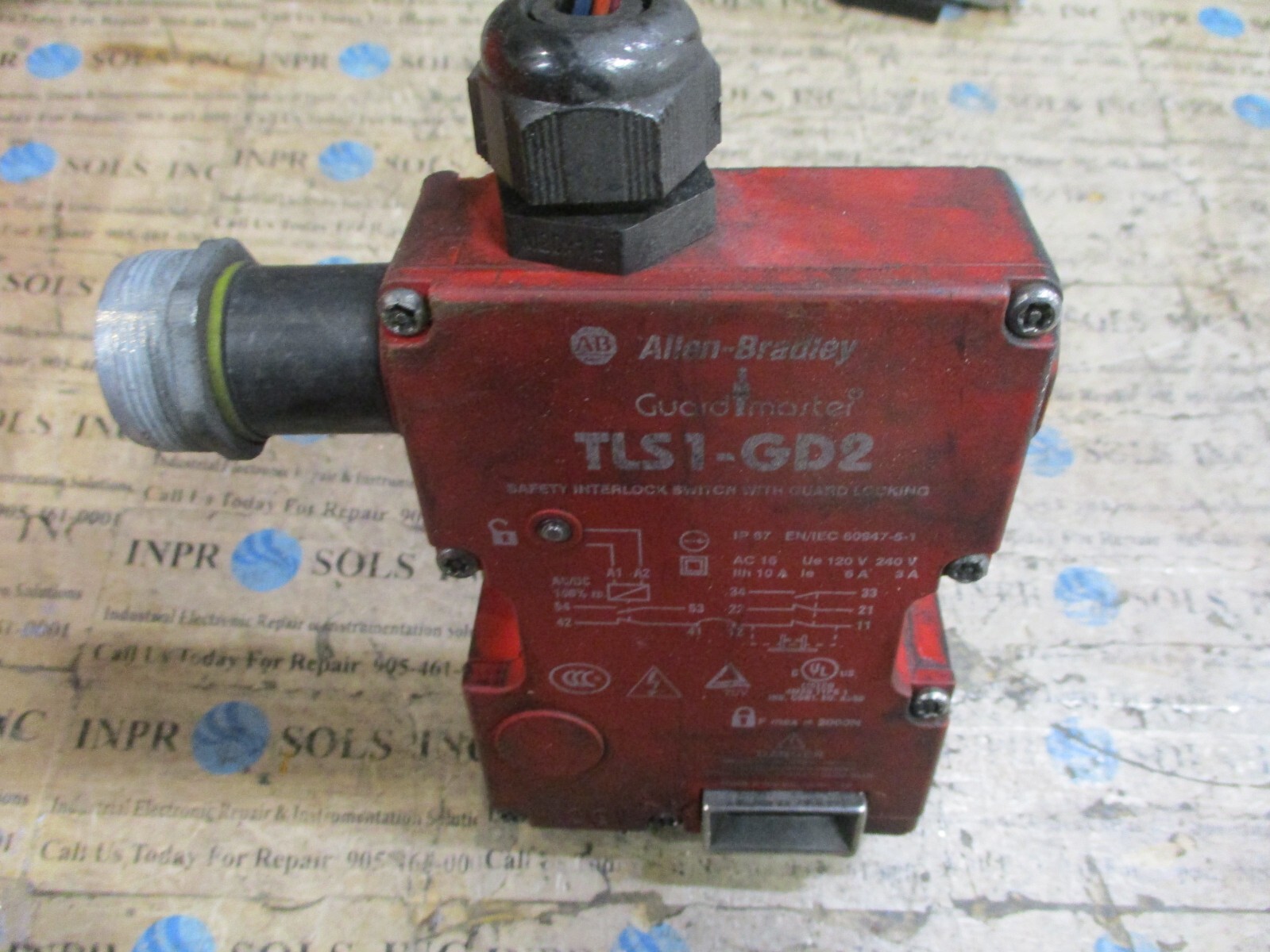 Allen Bradley TLS1-GD2 Safety Interlock Switch W/ Guard 120V/240V 6A/3A ...