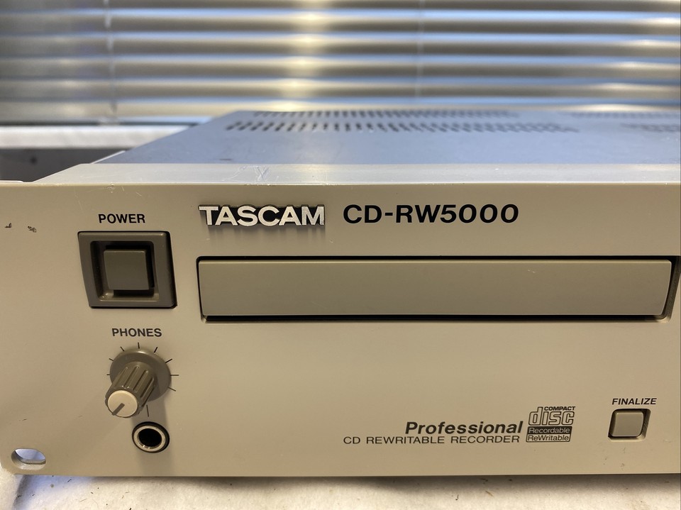 TASCAM CD-RW5000 Professional CD-Recorder + CD-Player - geprüft vom ...