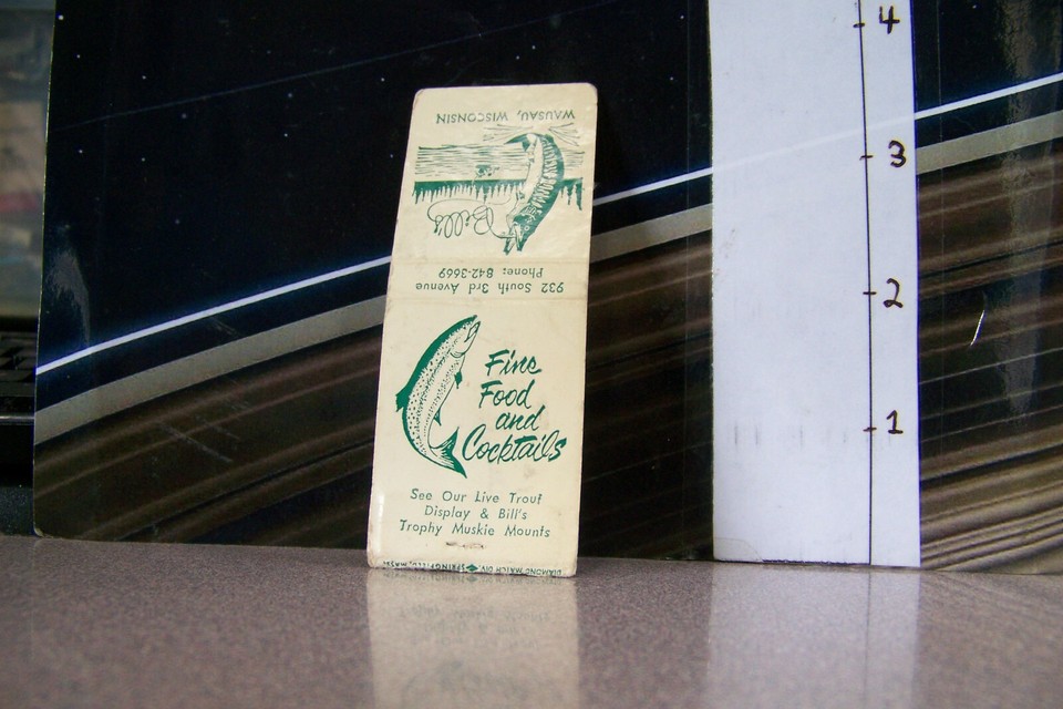 Vintage Matchbook Cover Z4 Wausau Wisconsin Fishing Fish Bill's Muskie ...