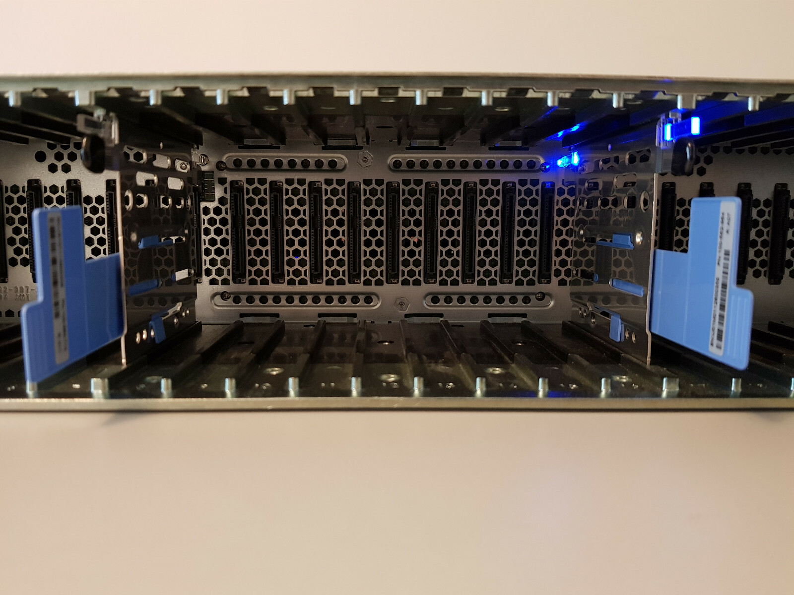 EMC VNX5100/VNX5300 DAE SAE DAE5S 100-562-964 0MTW06 V2-DAE-N-25-A SAS ...