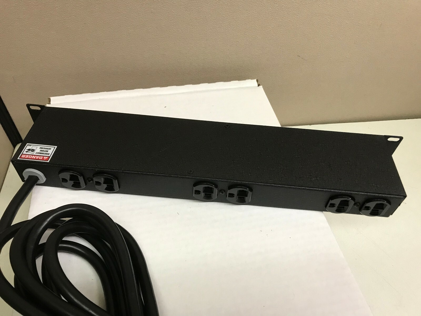 LOT of 2 NEW Geist BRN060-1523 6-output Rackmount 20A Power Strip PDU ...
