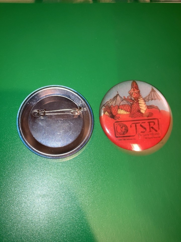 1990 Tsr Red Dragon Pin (reproduction) and A 1990 D&D Players ...