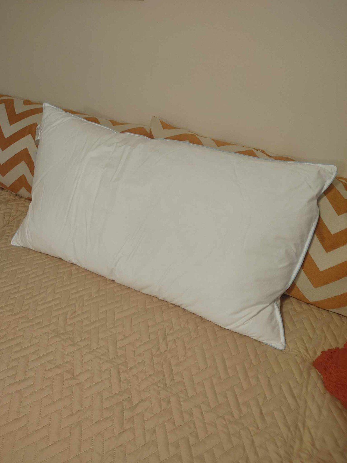 **NEW PRODUCTION** IHG Touch of Down, Hotels & Resorts KING SOFT Pillow ...