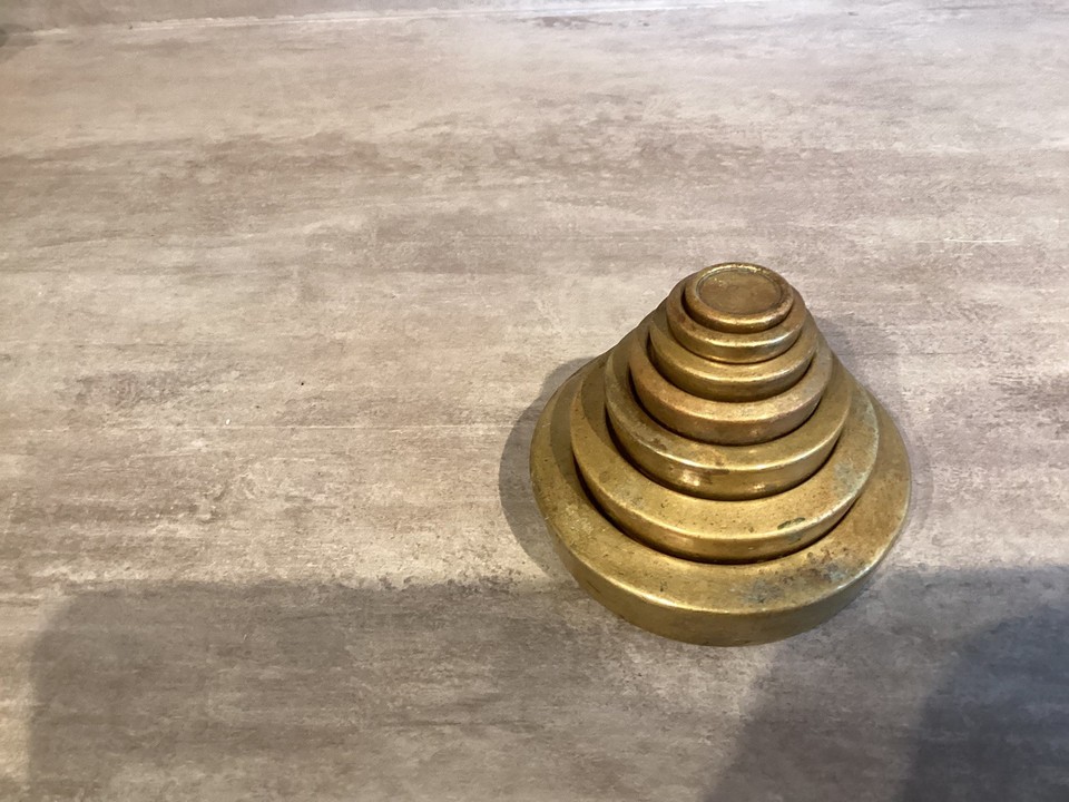 VINTAGE ROUND SCALE WEIGHT SET 7 2 lb TO 1/2 oz brass most calibration ...