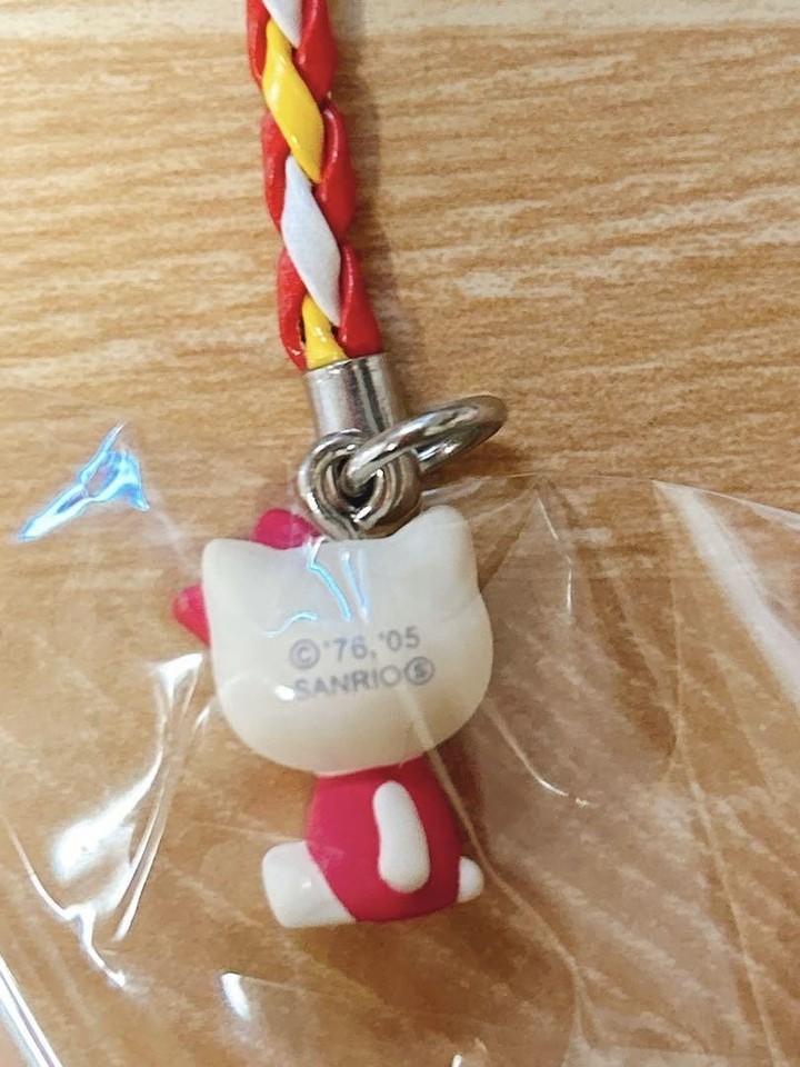 Kitty HELLO KITTY’S FRIEND Sideways Sitting Netsuke Hello Kitty Sanrio ...