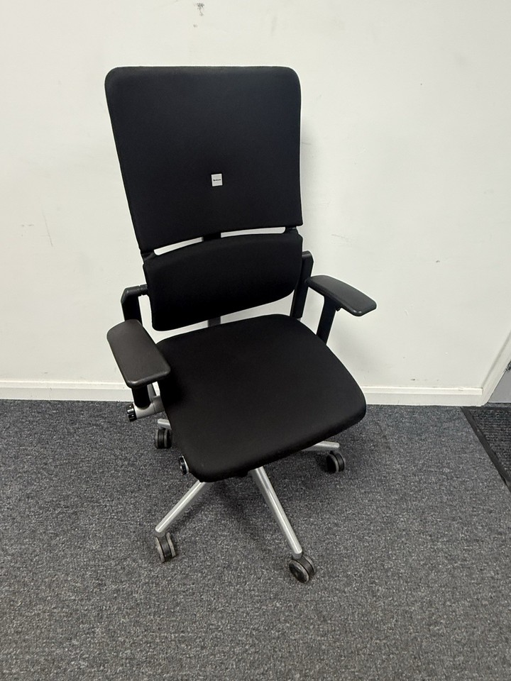 Steelcase Please V2 Executive task ChairFinished in Xtreme Havana Black ...