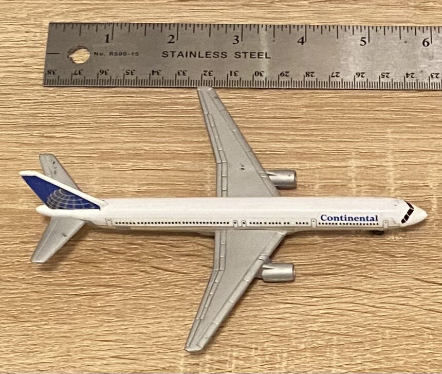 Daron Realtoy Continental Airlines Single Diecast Airplane Collectible ...