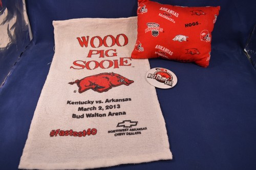 Arkansas Razorback Hogs Football Button Pin,Wooo Pig Sooie Towel,Small ...
