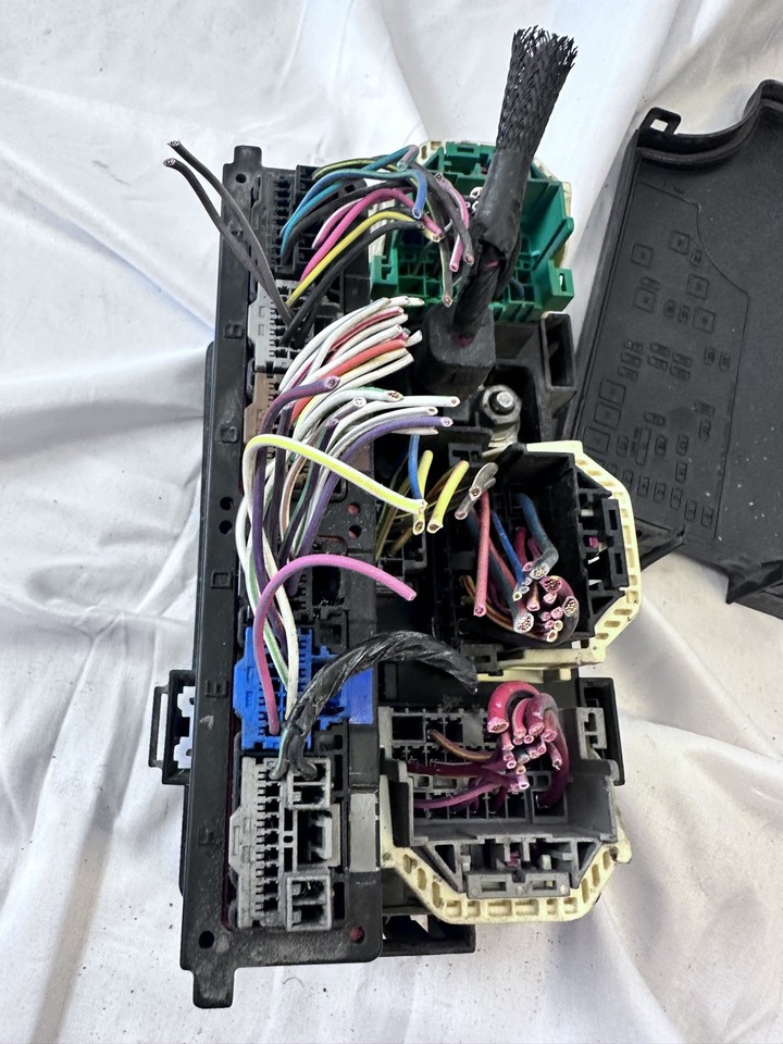 06-10 Chrysler PT Cruiser Fuse Relay Box TIPM Integrated Power Module ...