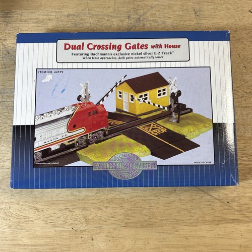 Bachmann 44579 HO-Scale E-Z Track Automatic Dual RR Railroad Crossing ...