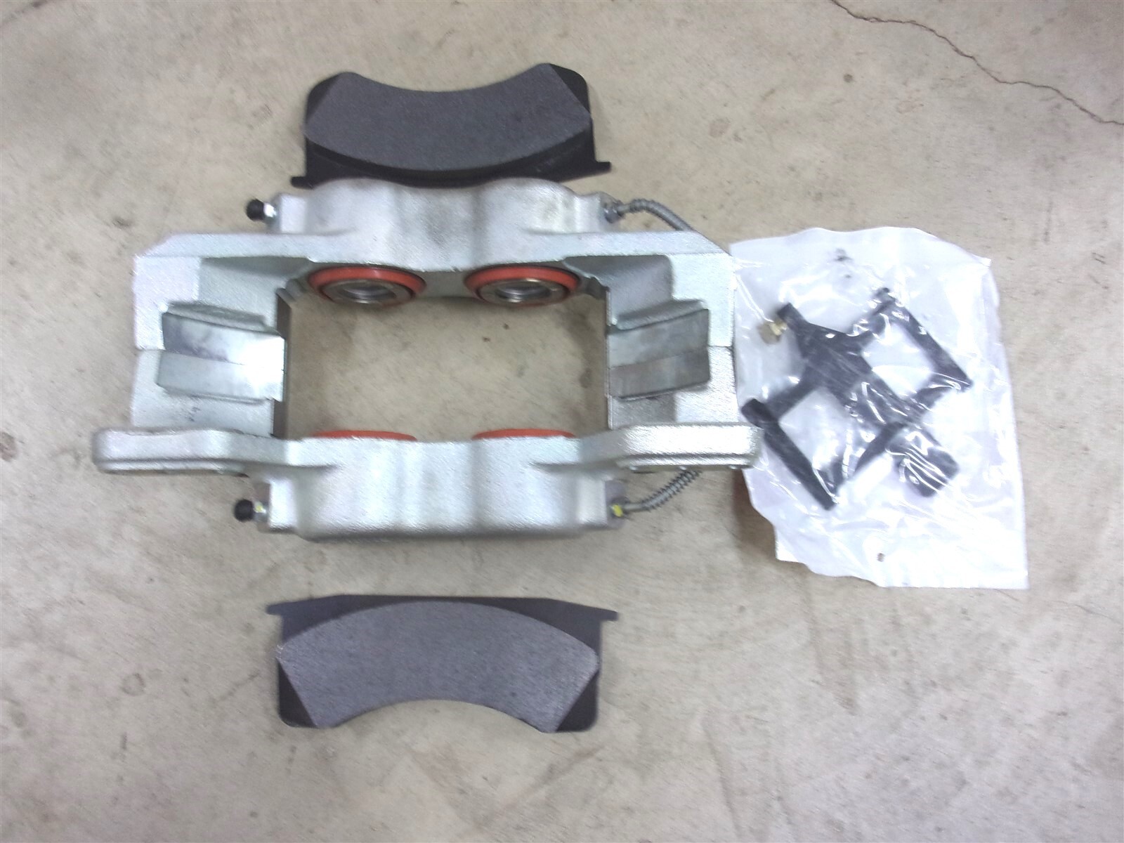 3821735C91 NEW INTERNATIONAL BRAKE CALIPER 64MM PISTON 6 HOLE MOUNTING ...