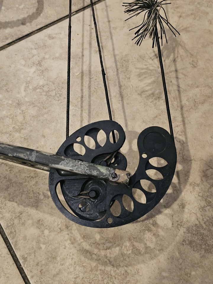 Archery Research Elite AR34 RH Compound Bow - 70lb Peak Draw Weight ...