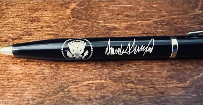 Presidential White House VVIP Portfolio & President Trump Signature Pen ...