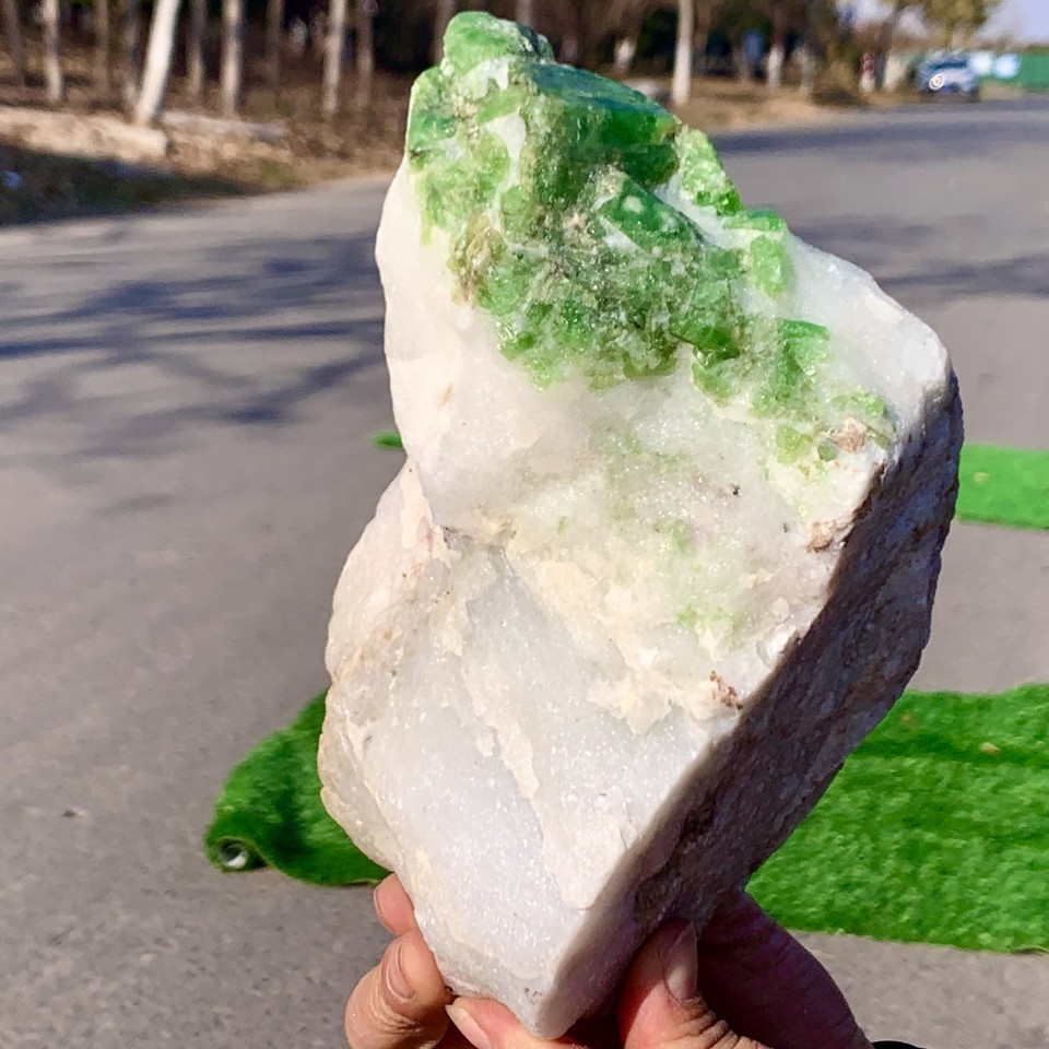 3.88LB RARE! Electric Green Diopside Gems On Quartz Matrix mineral ...