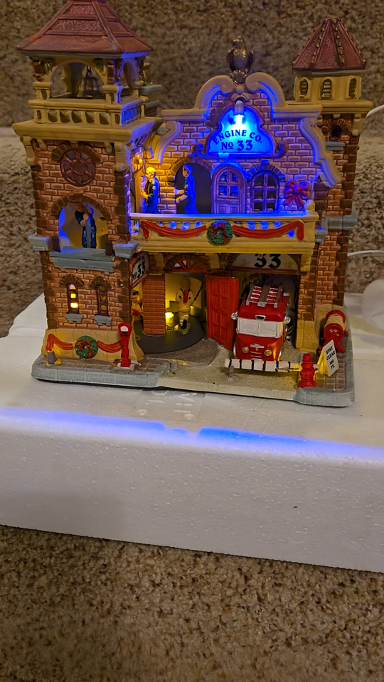 Christmas Lemax Firehouse Engine Company No. 33 LED sounds Lights ...