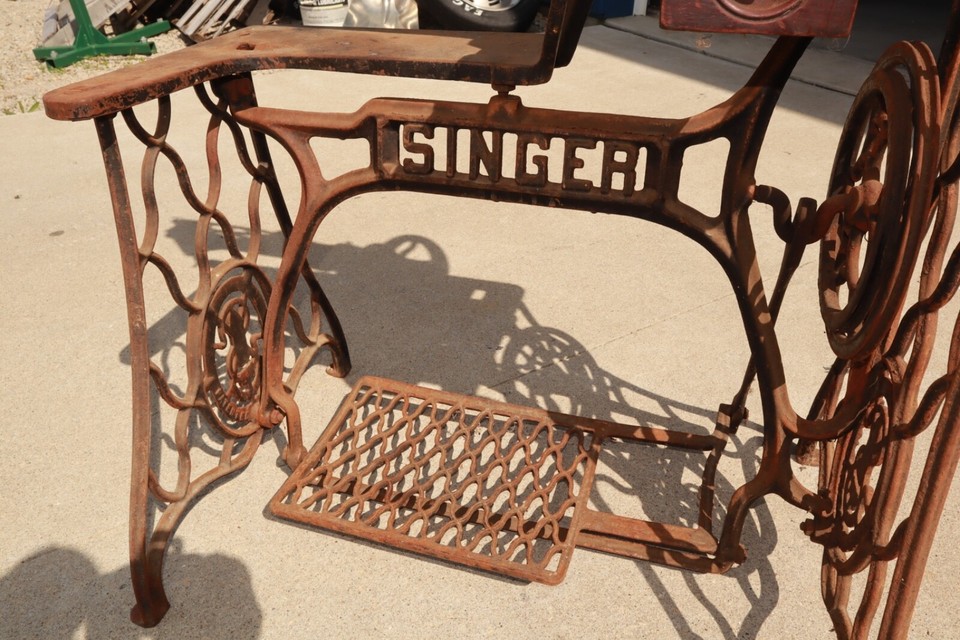 Used Antique Singer Cobbler 29-4 Sewing Machine With Stand PICKUP ONLY ...