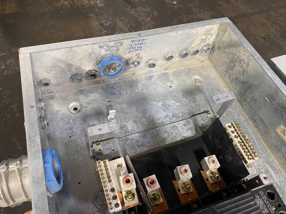 GE AQF3422MBX Panelboard 225 AMP 208Y/120V 3 Phase 4W 42 Circuit THQB ...