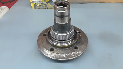 Mercedes 1981-1985 W126 Rear axle hub left right + new wheel bearing ...
